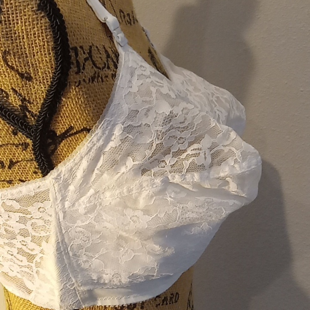 Vintage 1950's 1960's White Pinup Bullet Bra Pennyrich - Gem